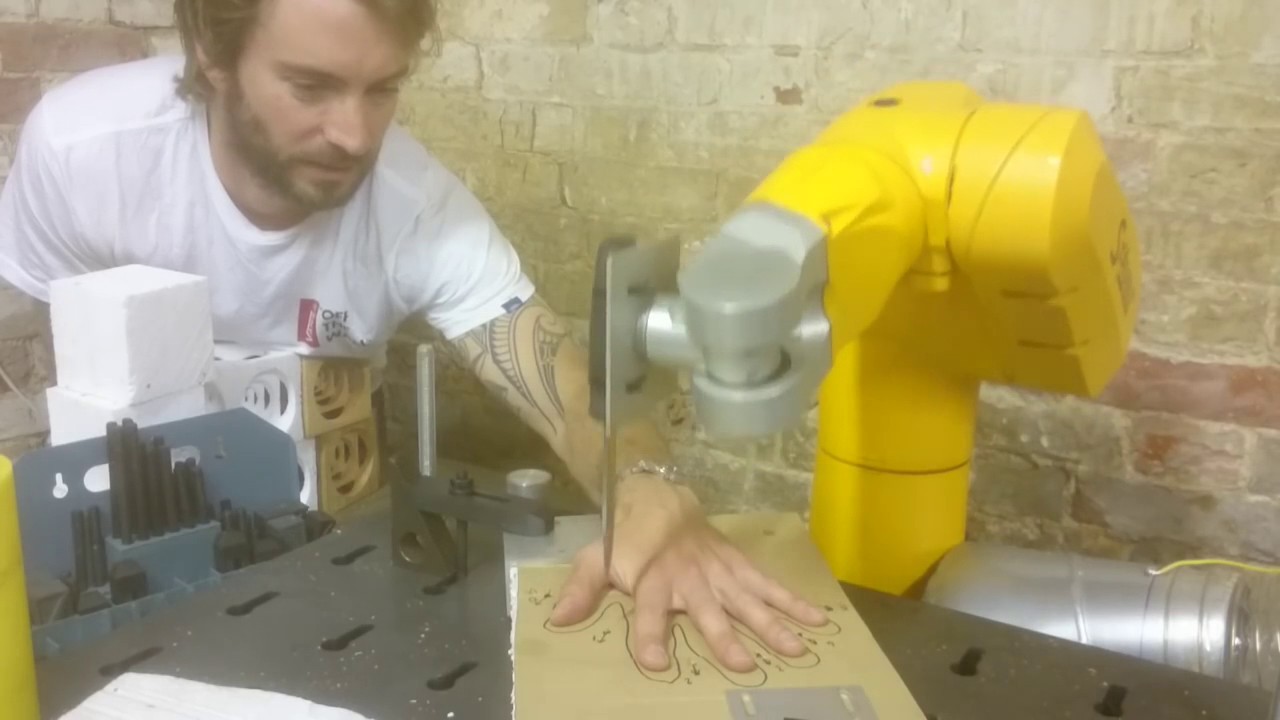 This Daredevil Plays the Five Finger Fillet Game With a Robot Arm!