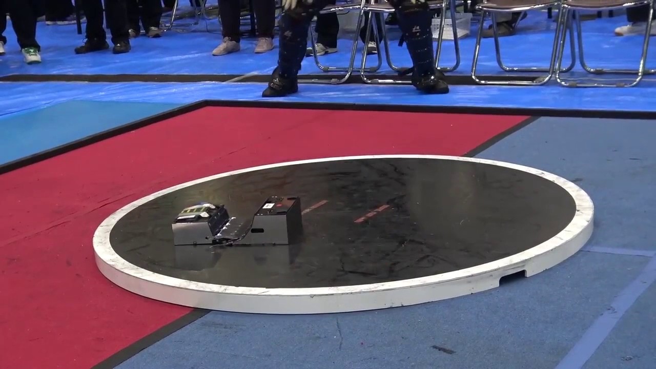 Watch These SumoBots Wrestle Each Other to the Death in Ring