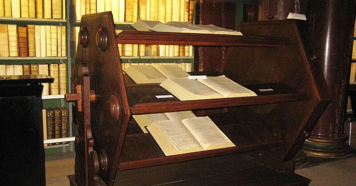 The Bookwheel Allowed 16th-Century Scholars to Read Multiple Books at ...