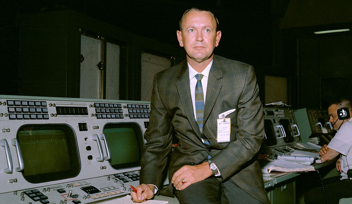 Christopher Kraft, NASA's Mission Control Pioneer, Dies at 95
