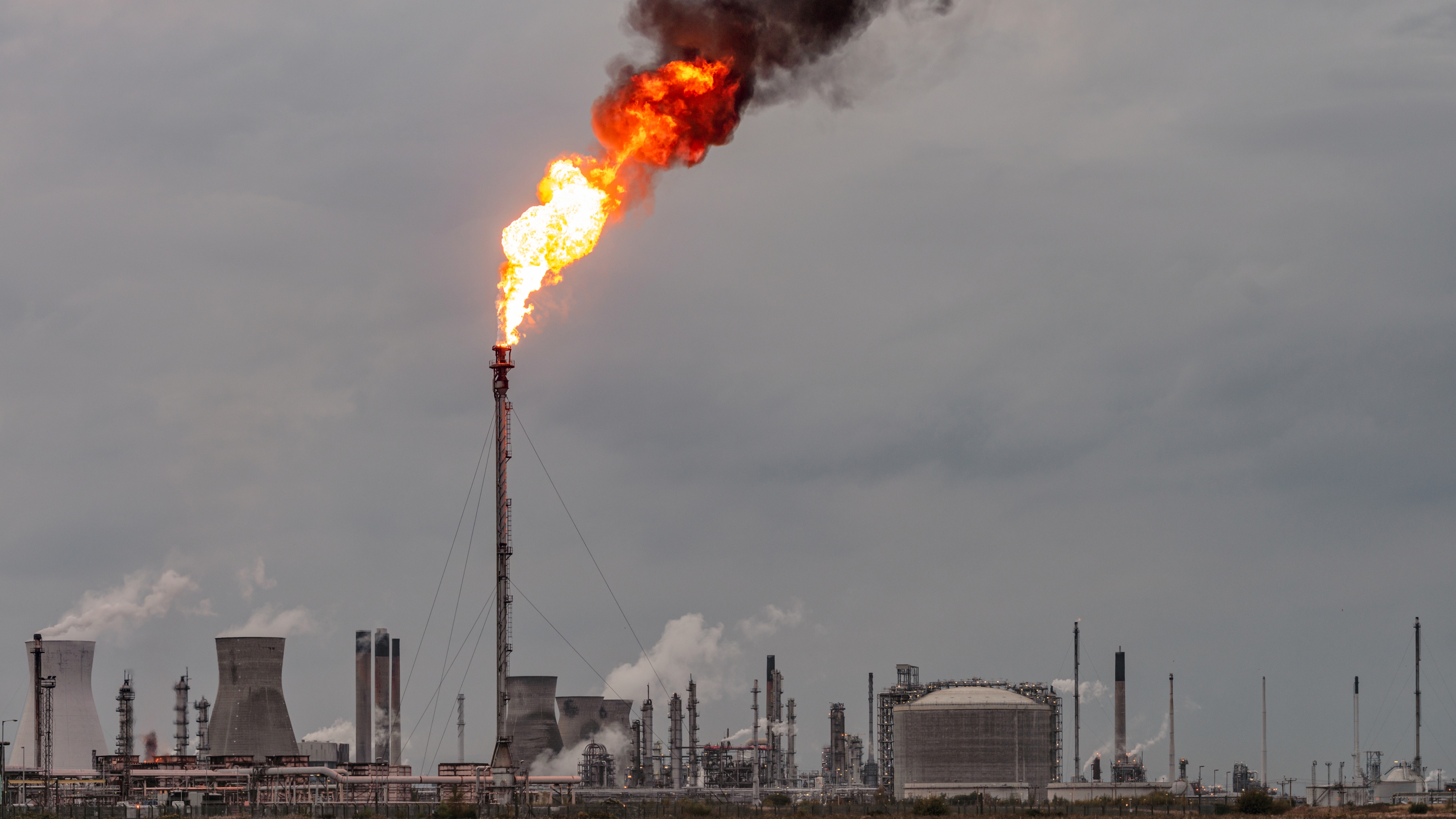 Study warns nearly half of fossil fuel sites need to be shut down to ...