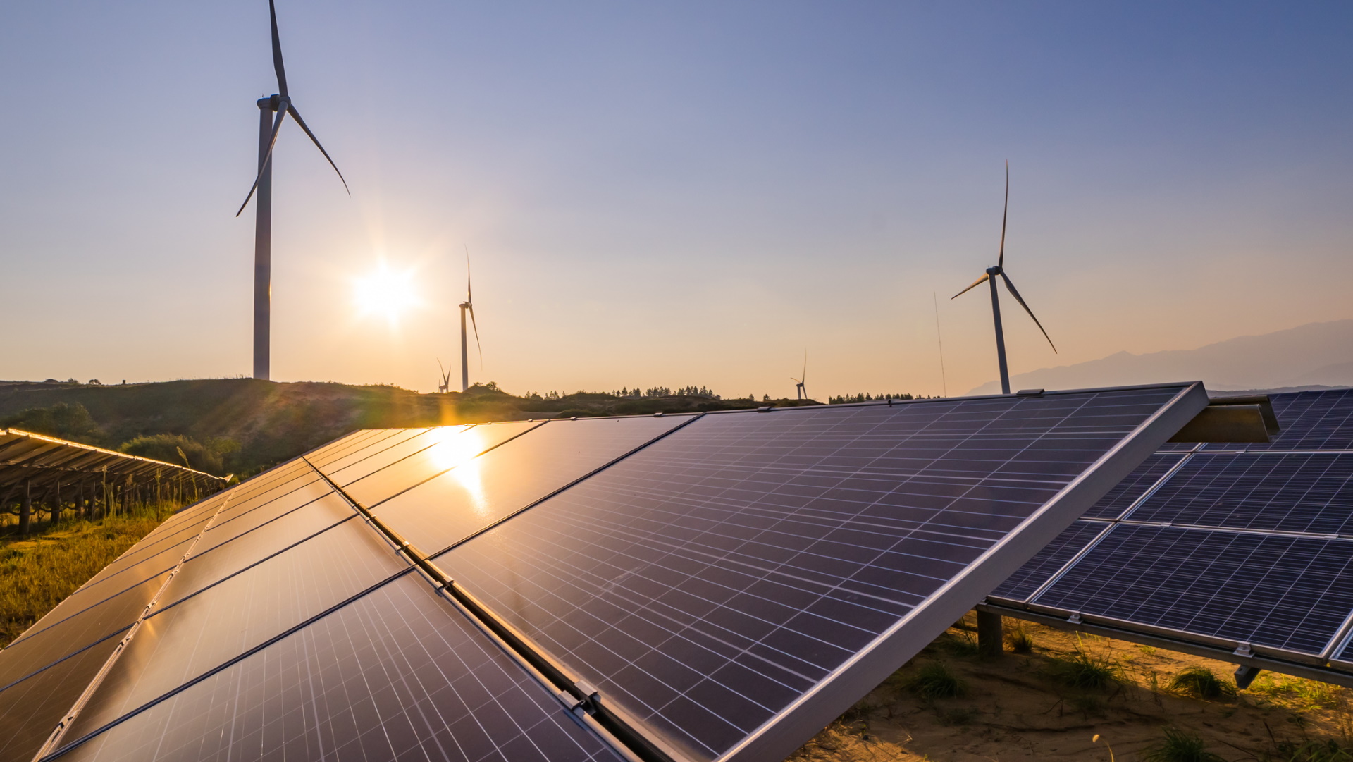 How to Create Your Own Electricity With Sunshine and Wind