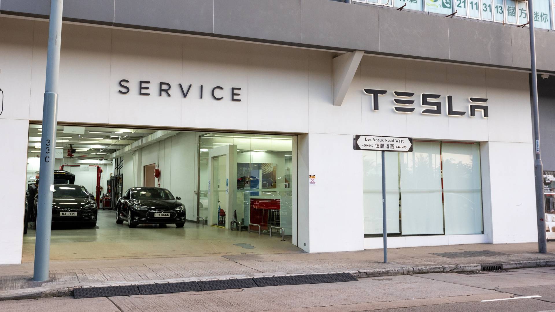 Tesla to use ‘Formula 1 pit crew techniques’ to offer same hour service