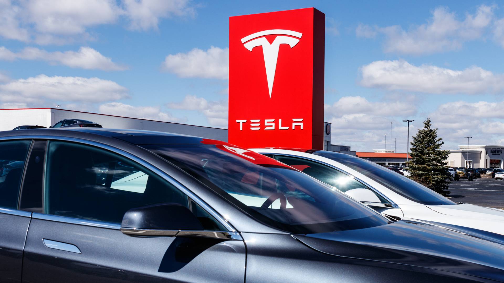 Man Charged With Attempting to Extort Tesla Pleads Guilty