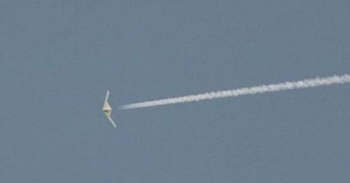 Mystery Plane Spotted Flying Over California, US Air Force Won’t Comment