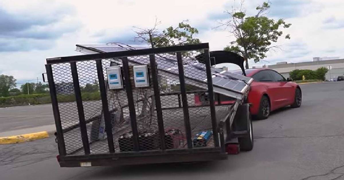 Tesla Owner Installs $2,500 Solar Trailer to Charge His Car While Driving