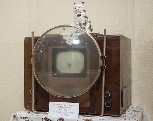 Soviets Used Magnifying Glasses to Make their TVs Bigger