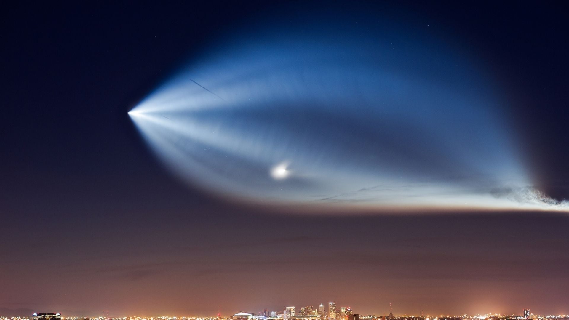 'Space jellyfish': SpaceX's latest launch emits an eerie glowing cloud ...