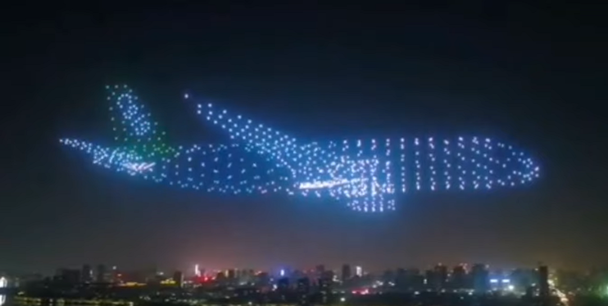 A Swarm of 800 Drones Create a Giant Airplane in the Sky