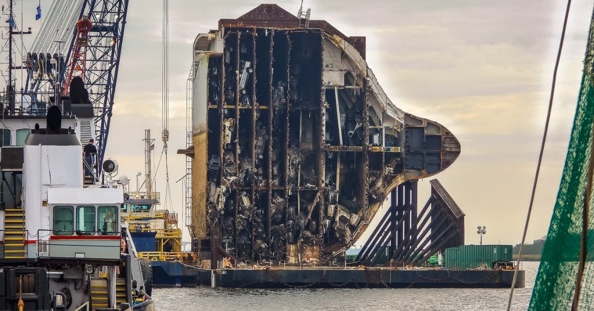 Cargo Ship Carrying 4,000 Hyundais Sliced Open With Chain