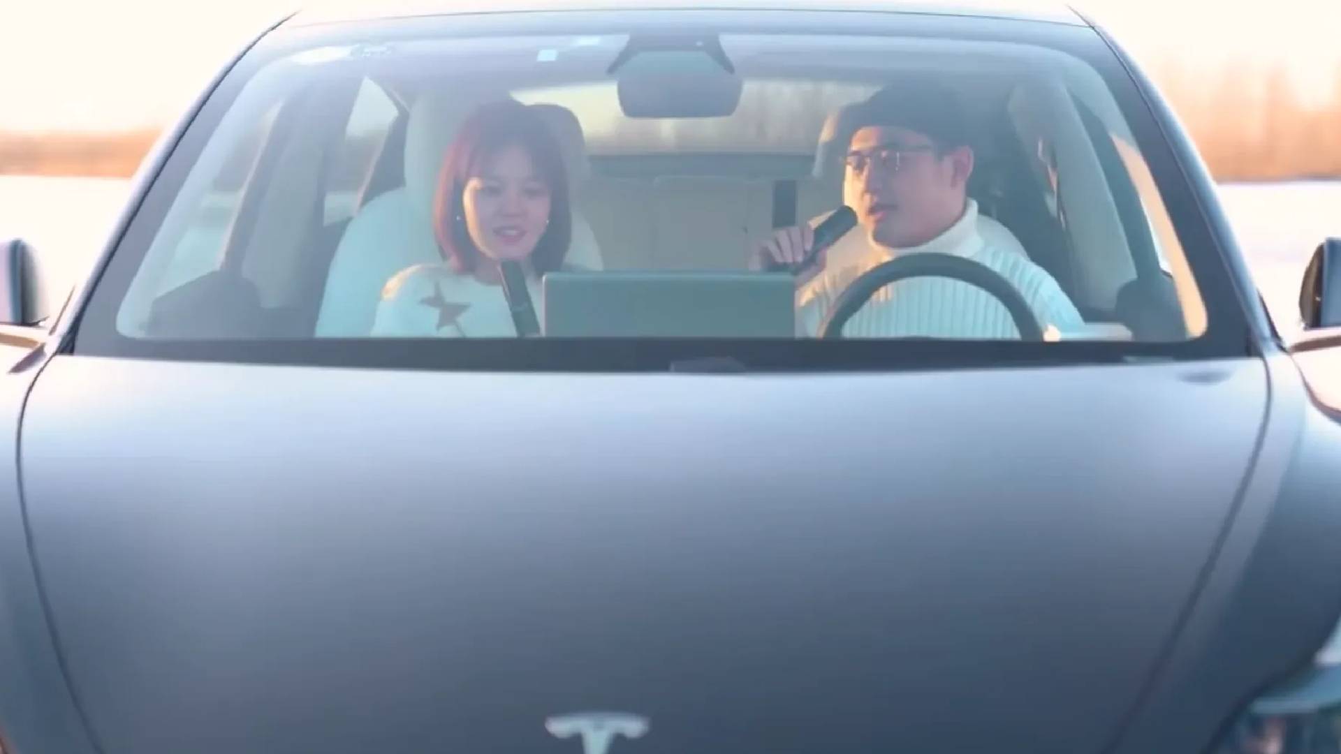 Tesla Is Bringing a Jolly Karaoke Spirit Into Its Cars With "TeslaMic"