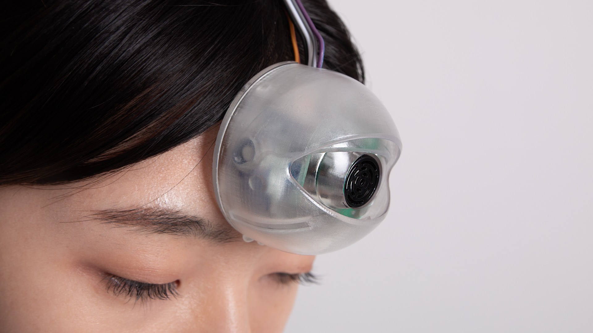 Designer Creates 'Third Eye' to Help Smartphone 'Zombies' Walk Safely