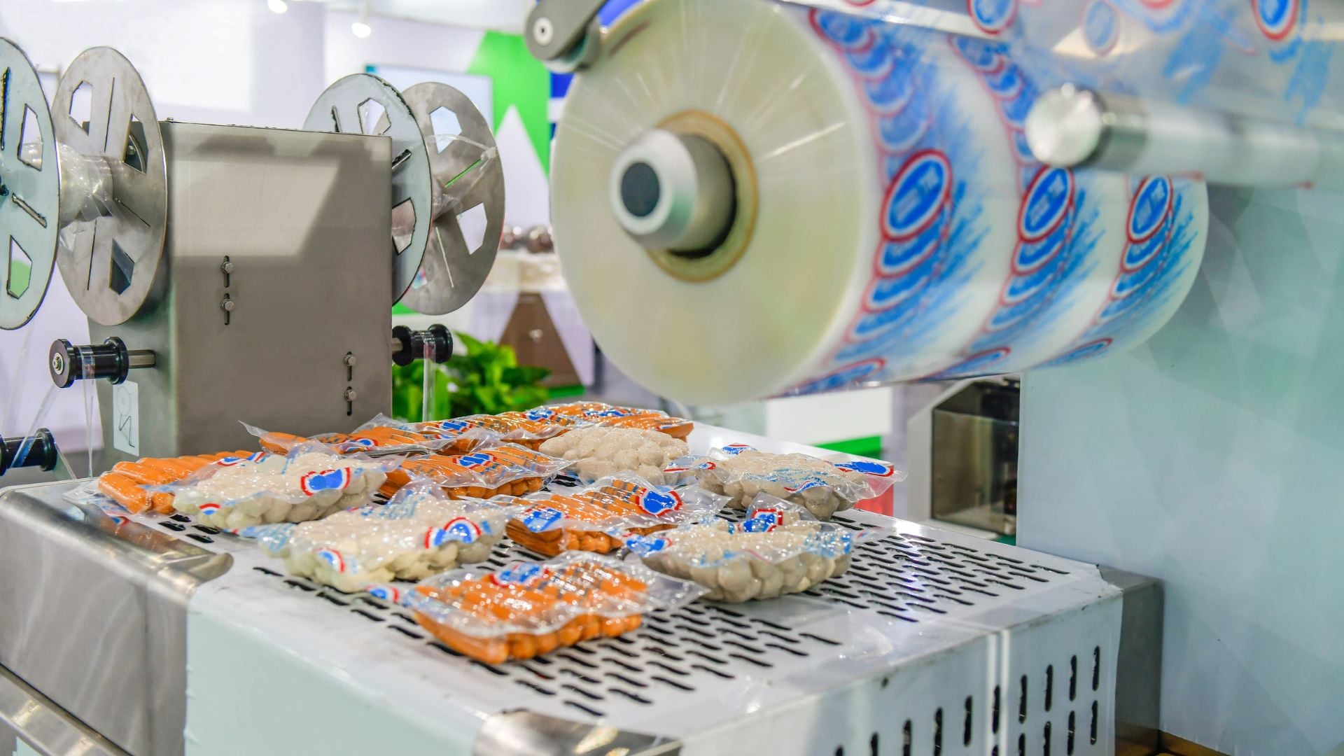 A new plant-based material can replace plastic food packaging for keeps