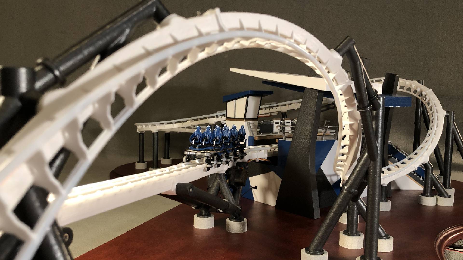 Engineer Builds Self-Launching Miniature Roller Coaster With 3,000 Parts