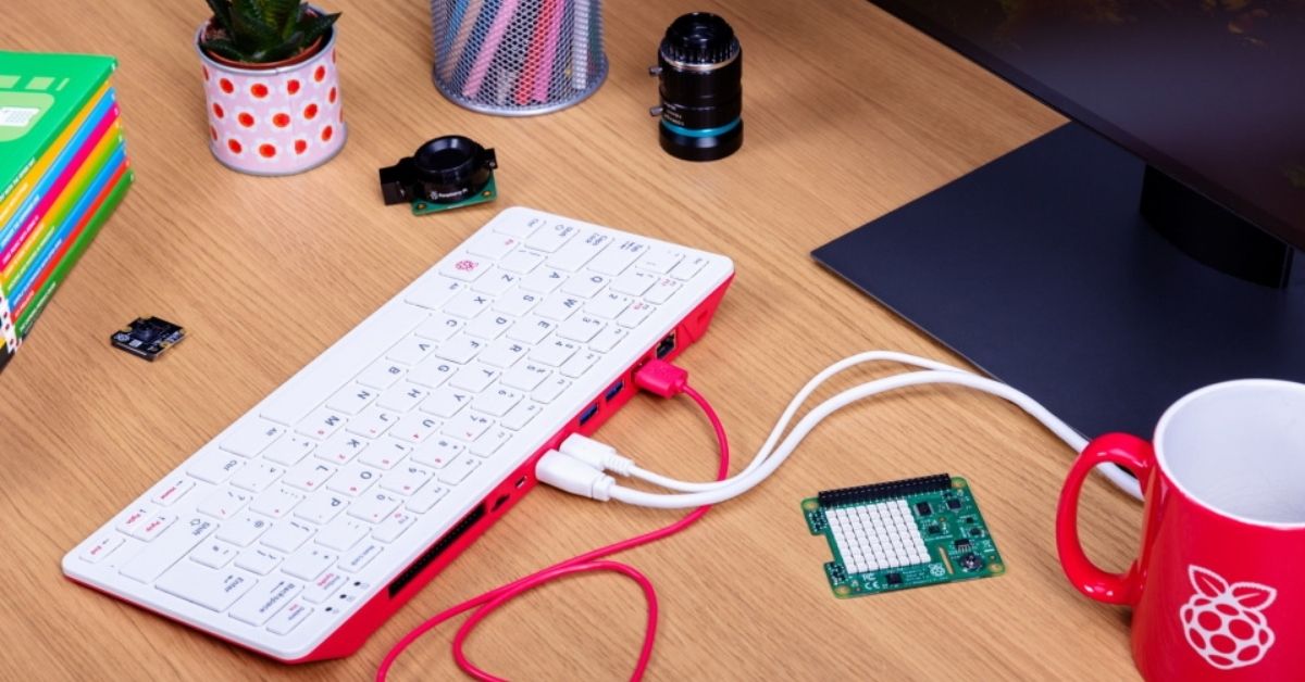 Raspberry Pi Reveals '400', Computer Built into a Compact Keyboard