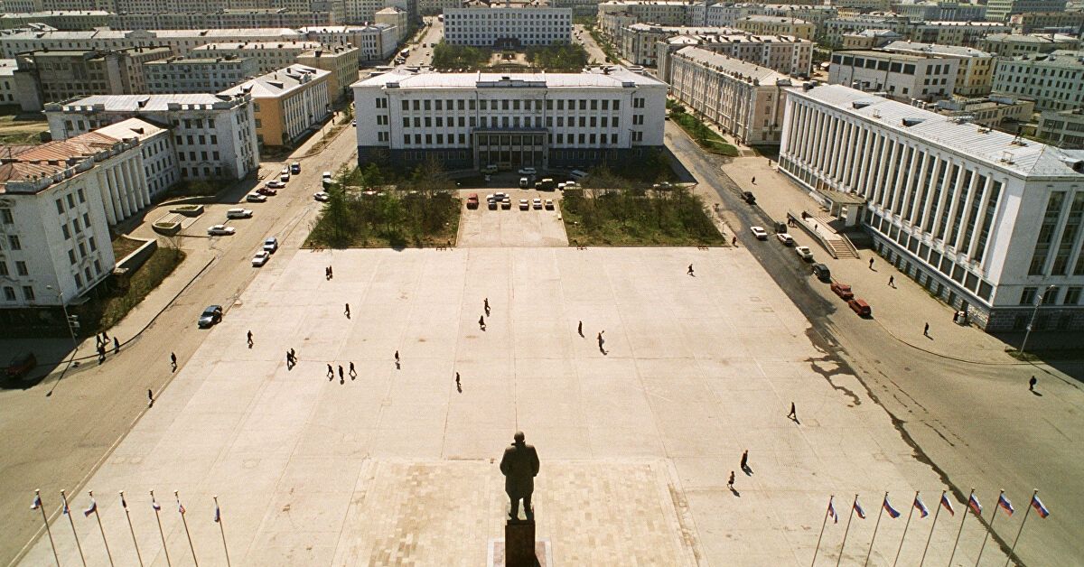 Russian Utility Company Gave Lenin Monument Spikes to Discourage Bird Poo