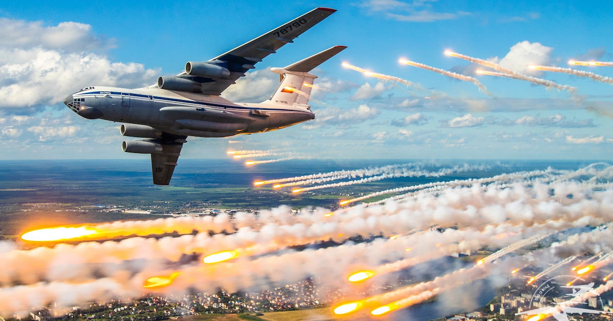These Russian IL-76 Aircraft Carry Out Stunning Decoy Flare Dump