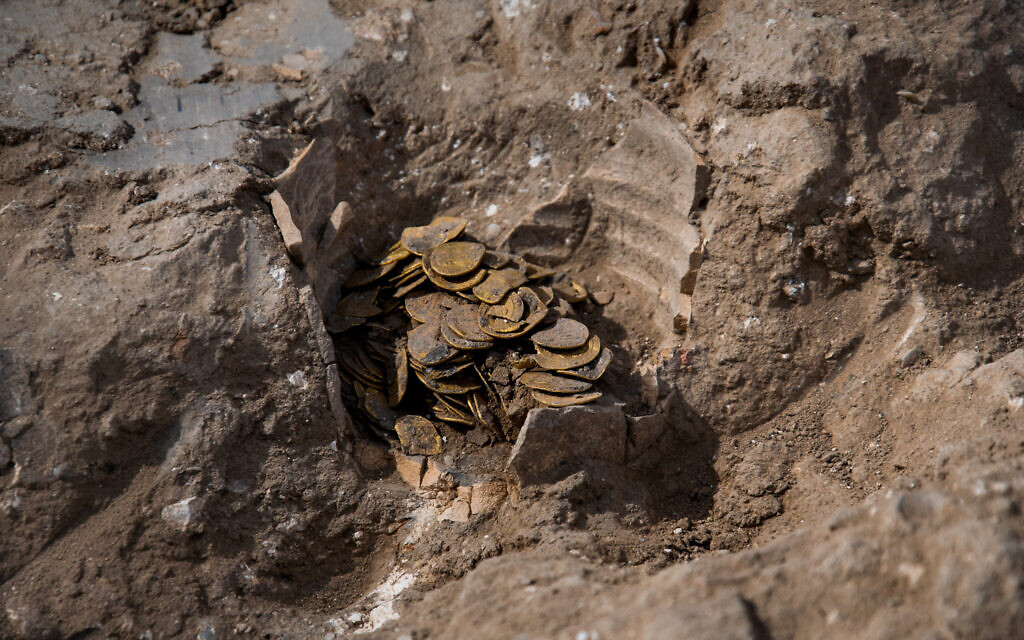 1,100-Year-Old Hoard of Islamic Gold Coins Found in Israel