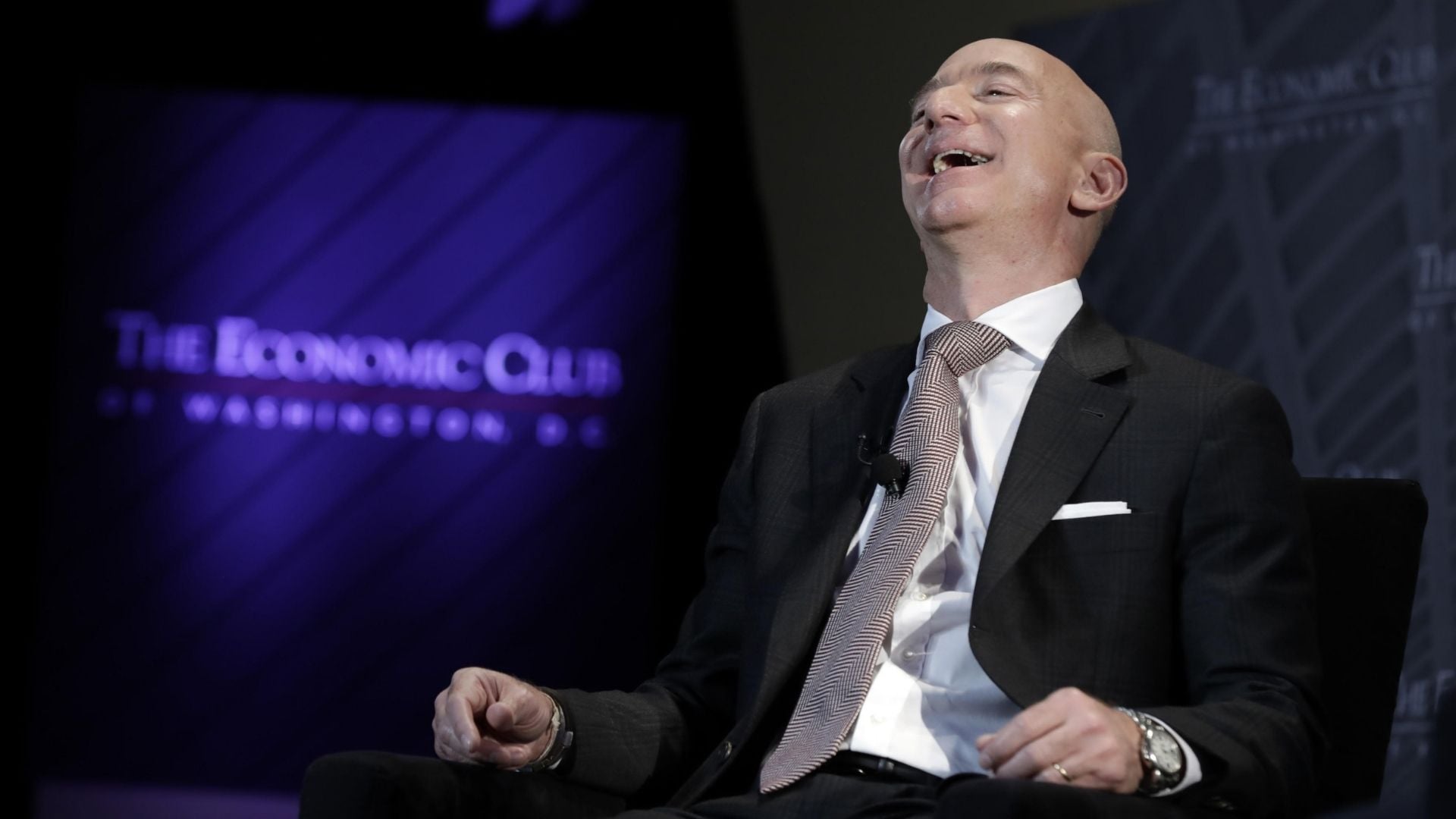 Jeff Bezos-Backed Lab Hired Nobel Laureate Top Scientists to Beat Death