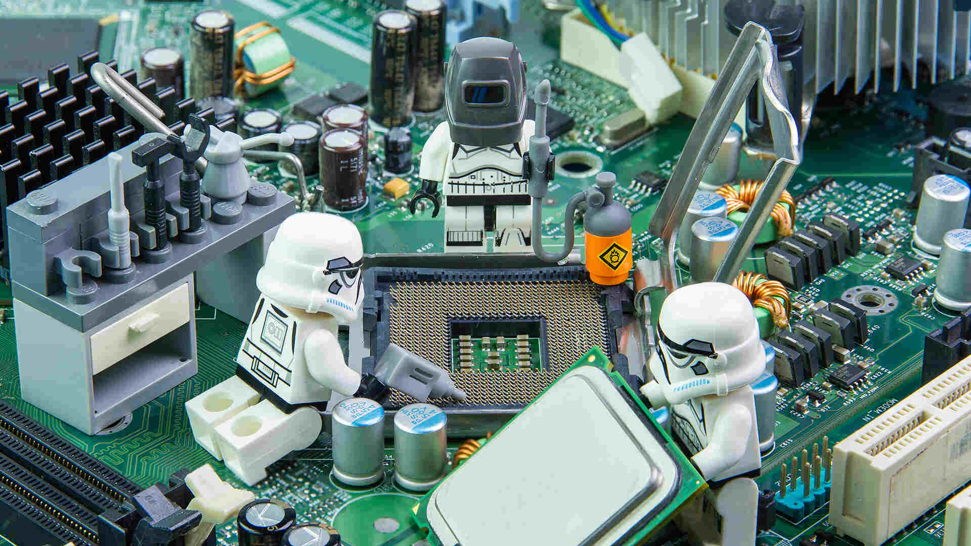 MIT built a new reconfigurable AI chip that can reduce electronic waste