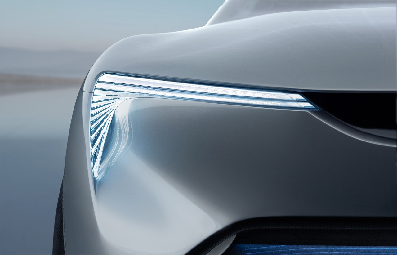 GM Unveils New Electric Crossover With 410 Mile Range That Hits 62 MPH ...