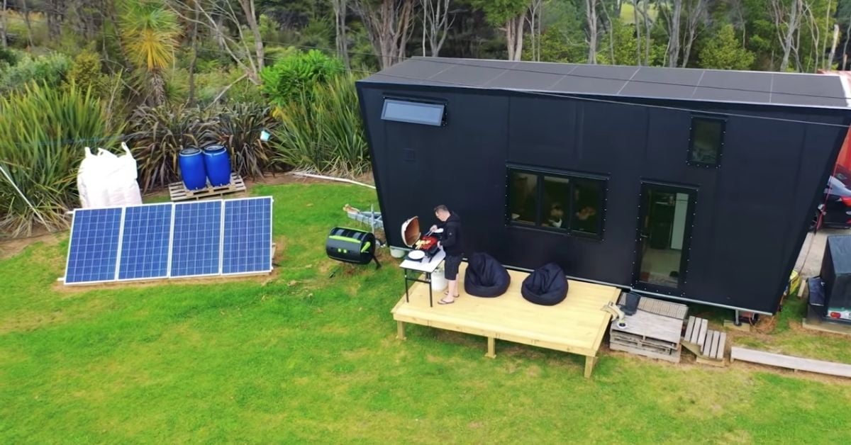 This Mini House in New Zealand is Powered by Solar Panels