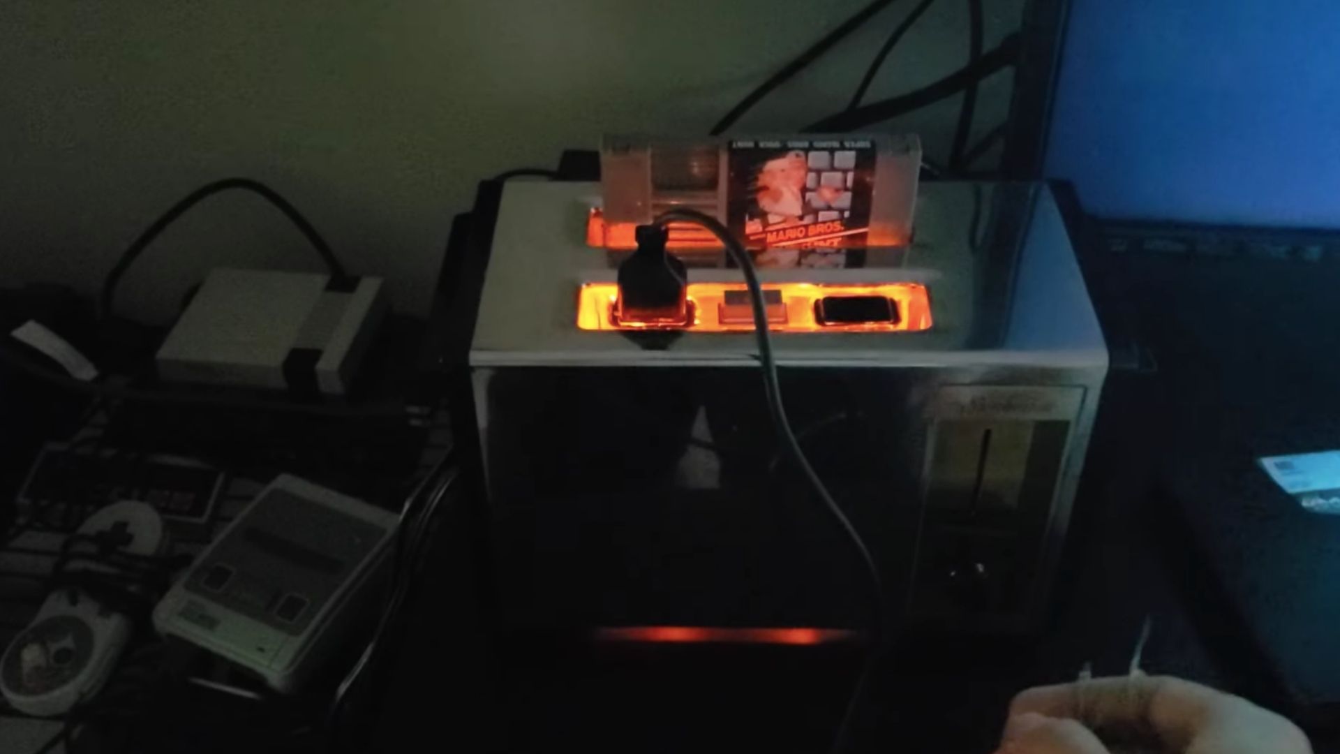 Watch Nintoaster Become Alive: Old Toaster Turns Into a Nintendo Gaming ...