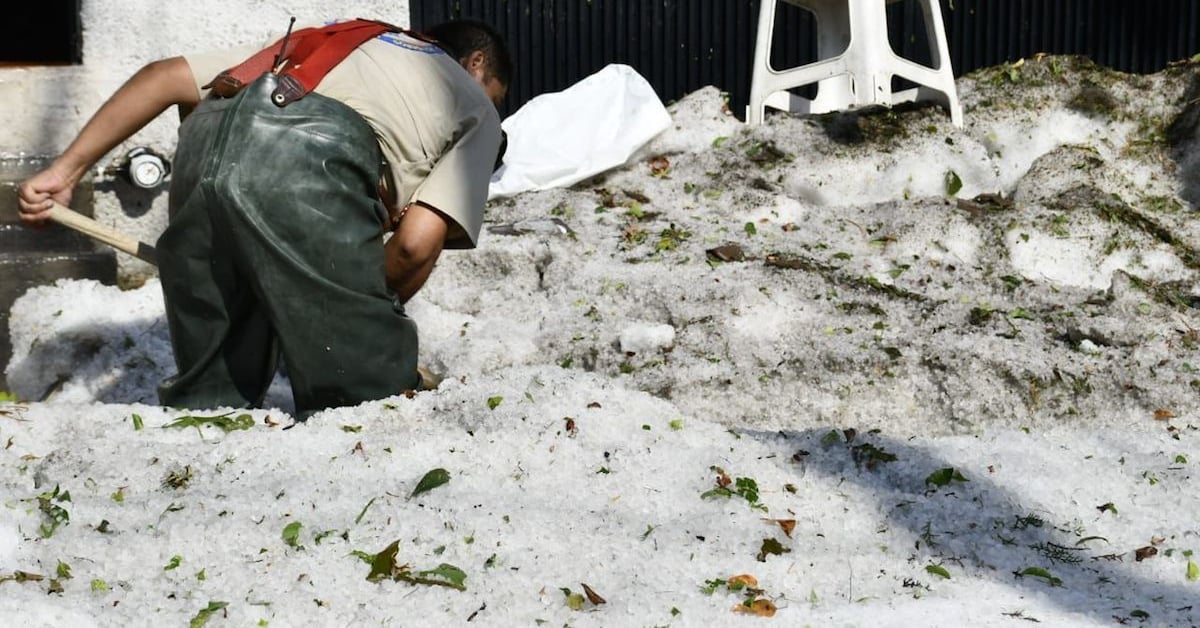 6 Feet of Ice Dropped on Guadalajara, Mexico in Freaky Summer Hailstorm