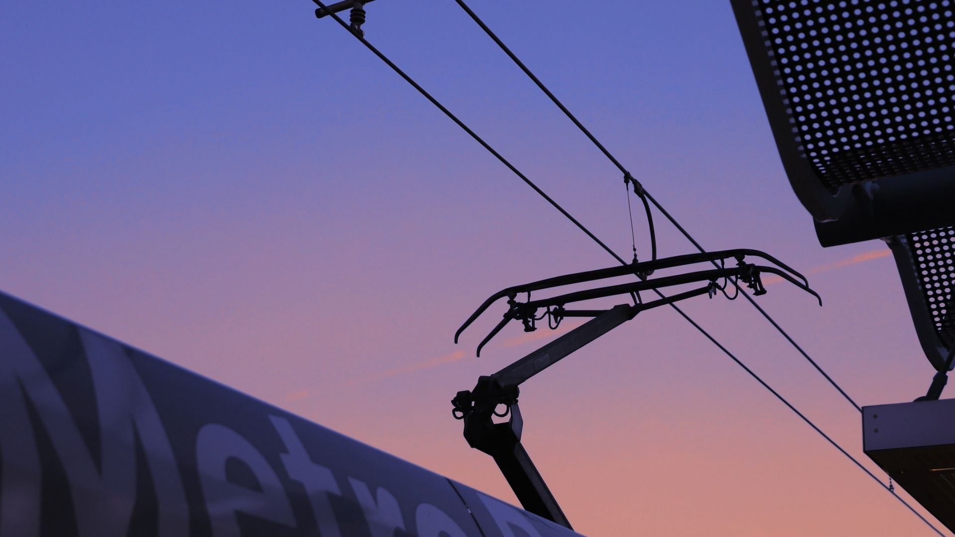 Explore the incredible design behind the modern Z-shaped pantographs