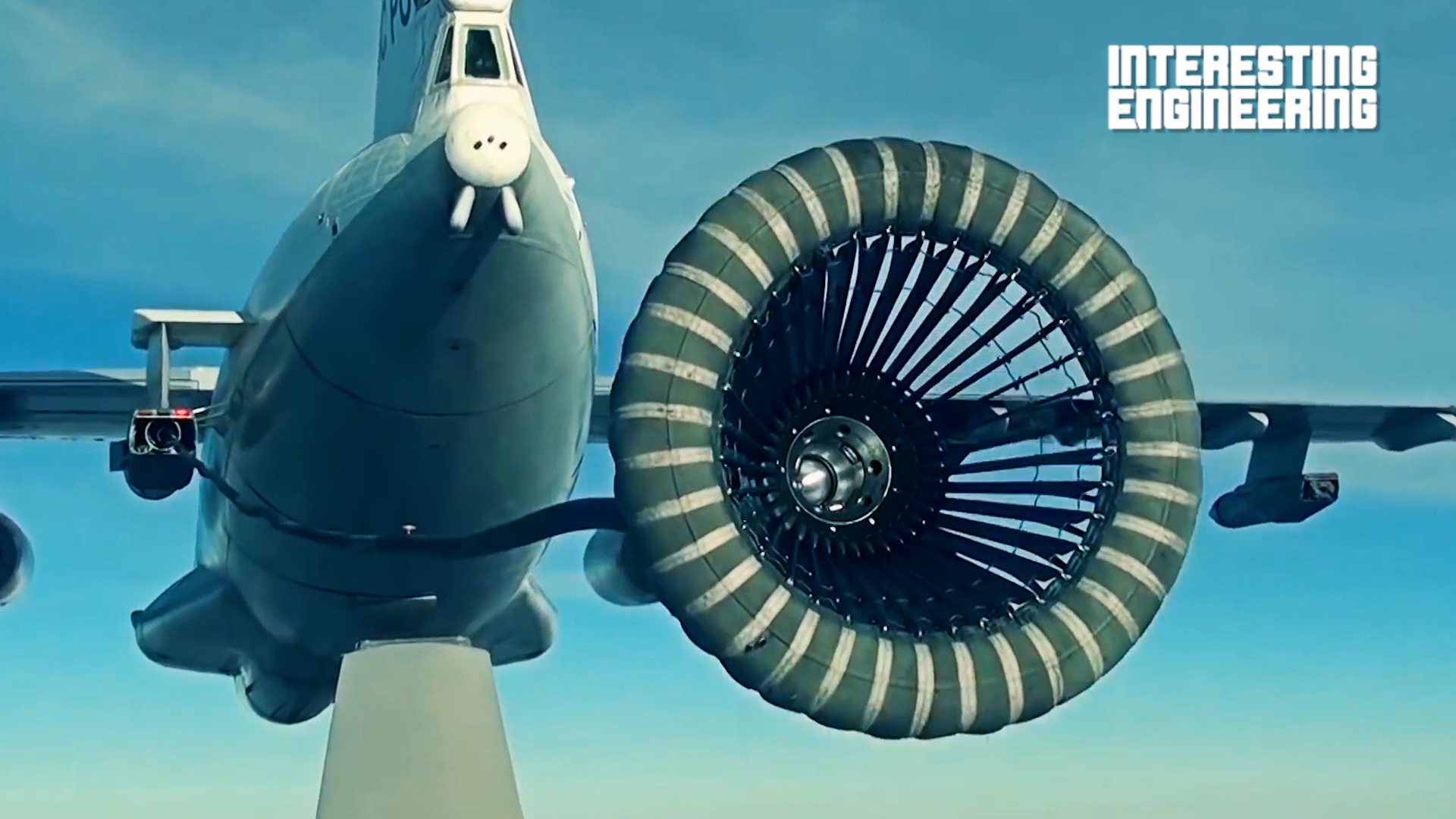 The Engineering Behind Refueling a Fighter Jet in Mid-Air