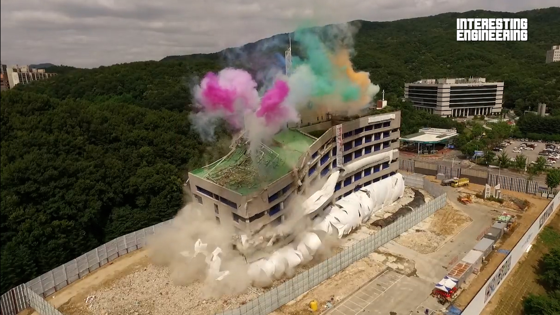 How Specialists Collapse Buildings Safely and Efficiently