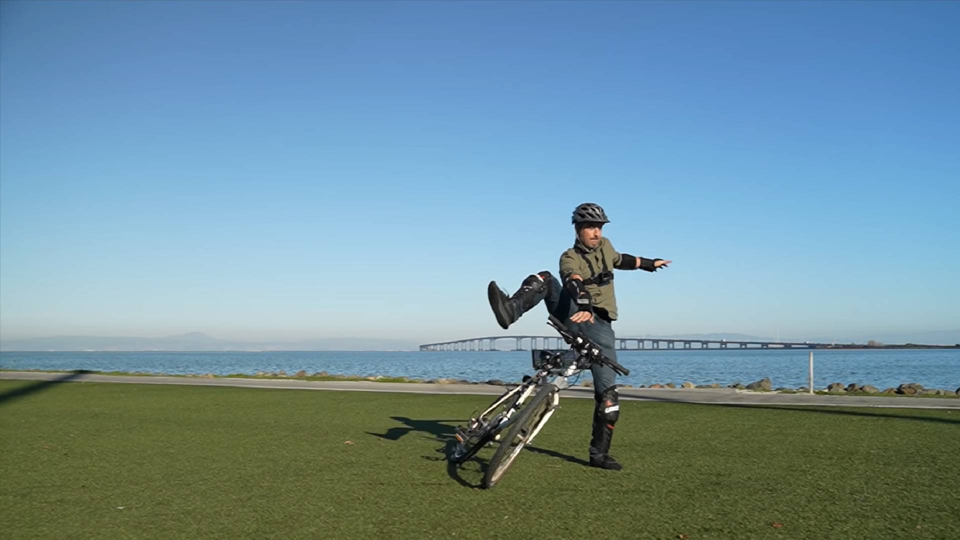 The 'Unrideable Bike' Demonstrates How Bikes Actually Work