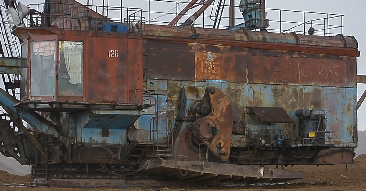 Watch Bizarre Soviet 'Walking Excavator' Stretch Its Legs