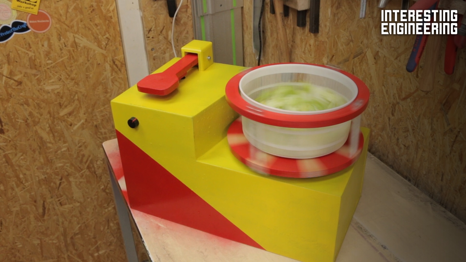 Make Your Own Motorized Lettuce Spinner With This Guide