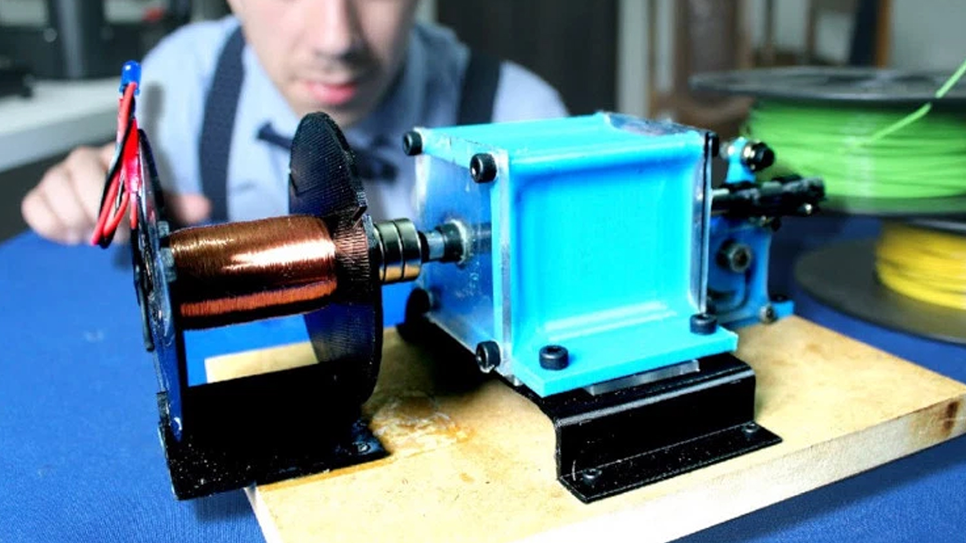 Engineer Builds Tesla's Earthquake Machine with 3D-Printed Parts