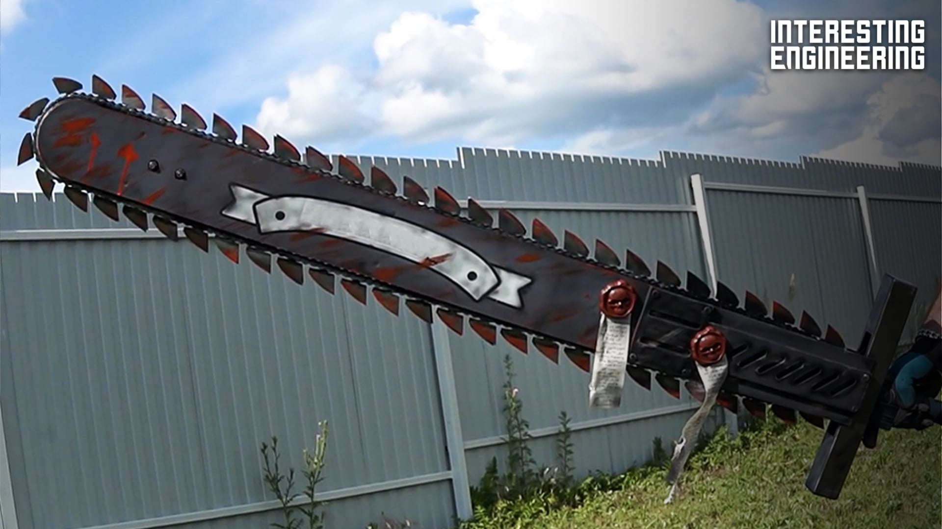 Here's How to Make Your Very Own 40K-inspired Chainsword