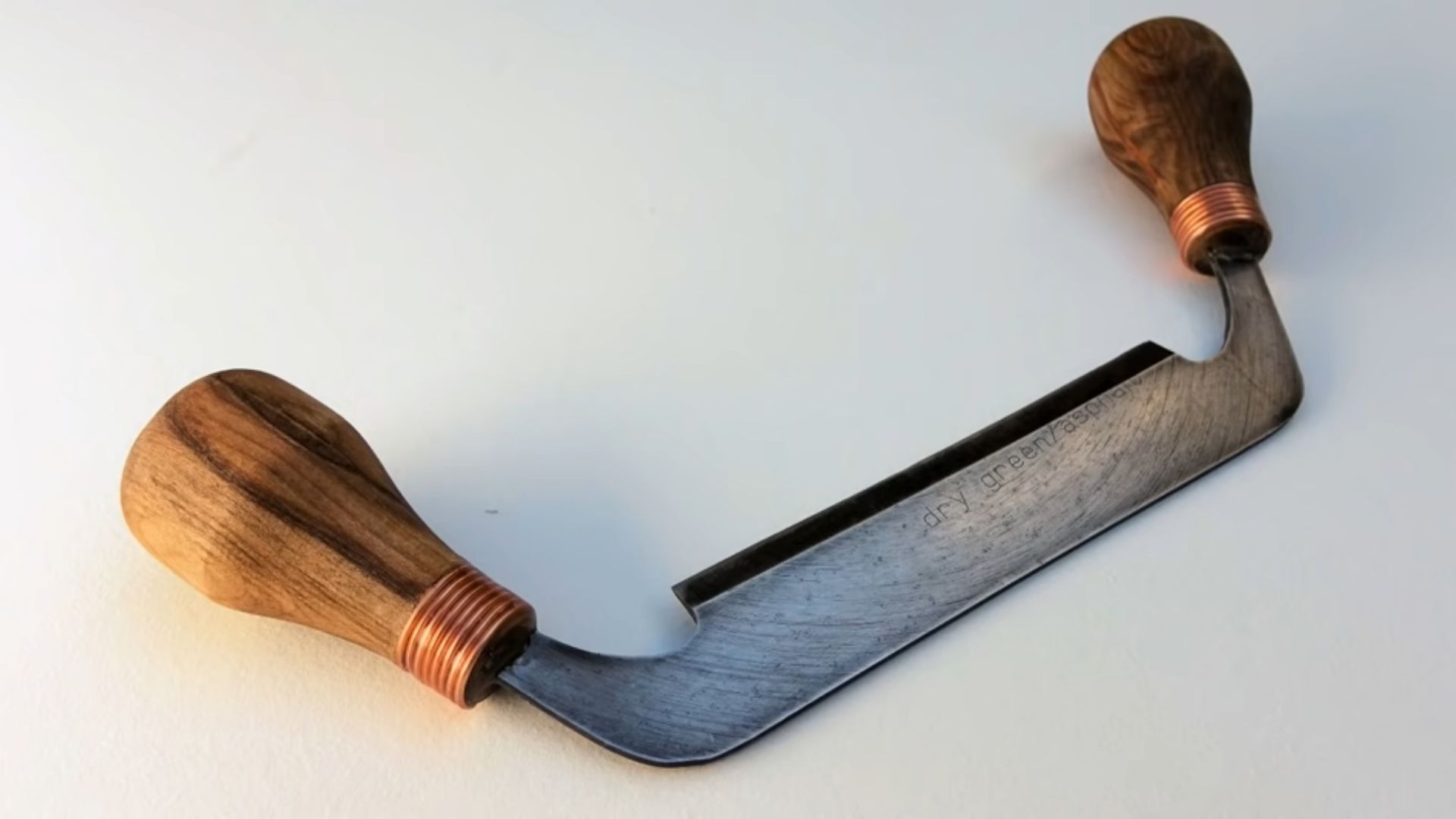 Craftsman Turns an Old Diamond Blade Into a Beautiful Drawknife