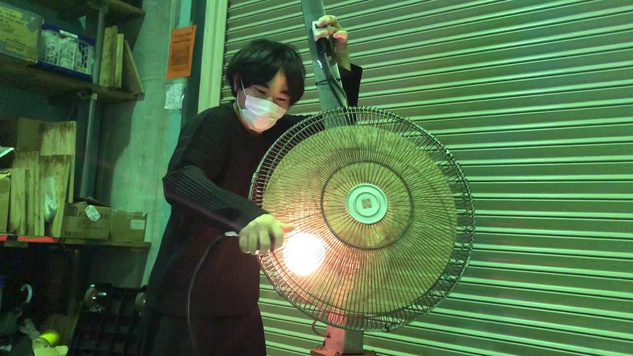 Watch This Guy Turn a Basic Fan into a Cool Bass Instrument