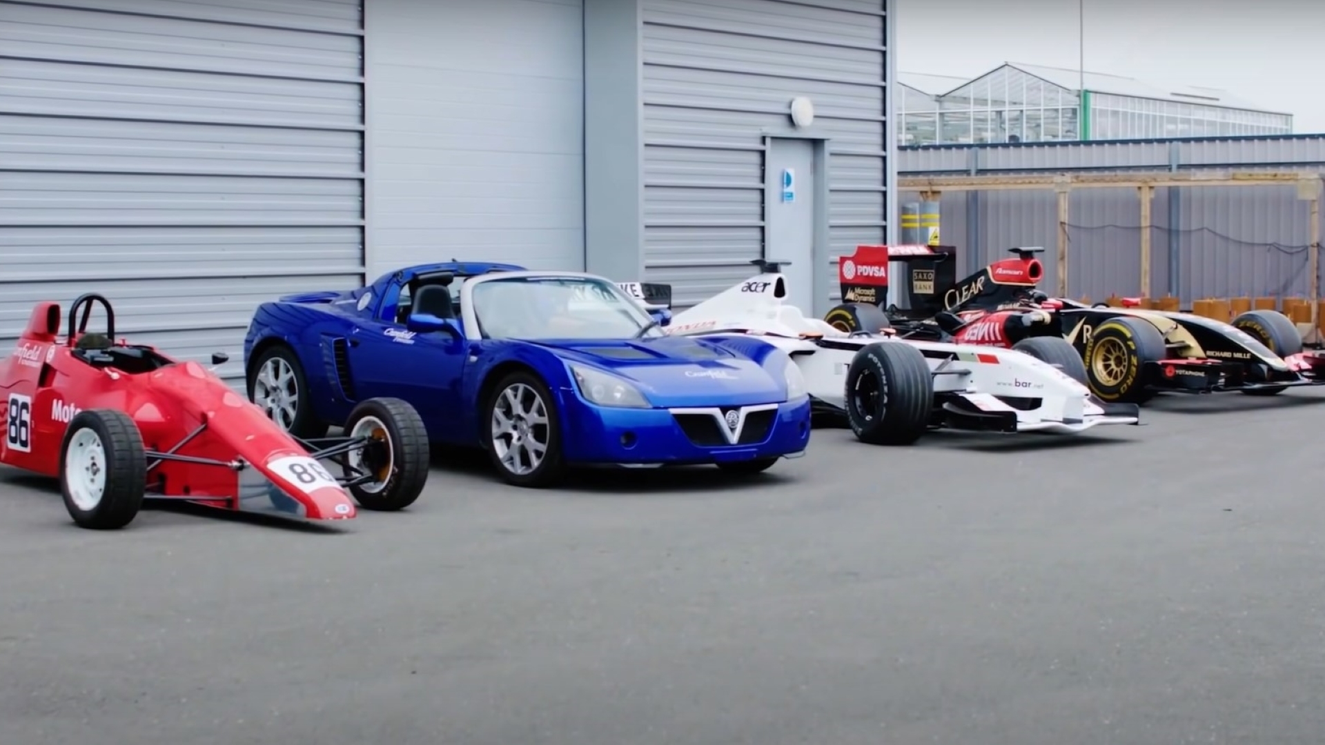 YouTuber shows what's happening in the crash tests of Formula 1 cars