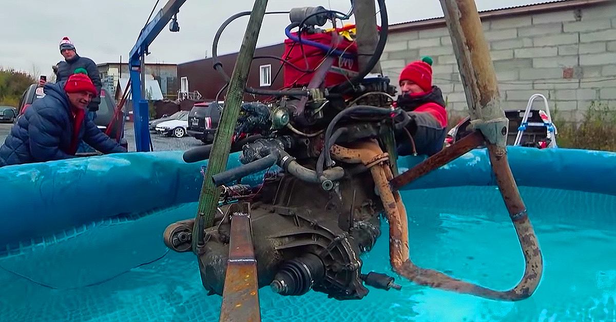 Russian Mechanics Test How Long Gasoline Engine Can Work Underwater
